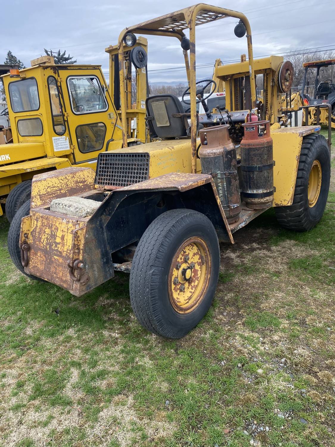 Hyster Pioneer 80 All Terrain 8000lb Forklift - Heaverlo Northwest