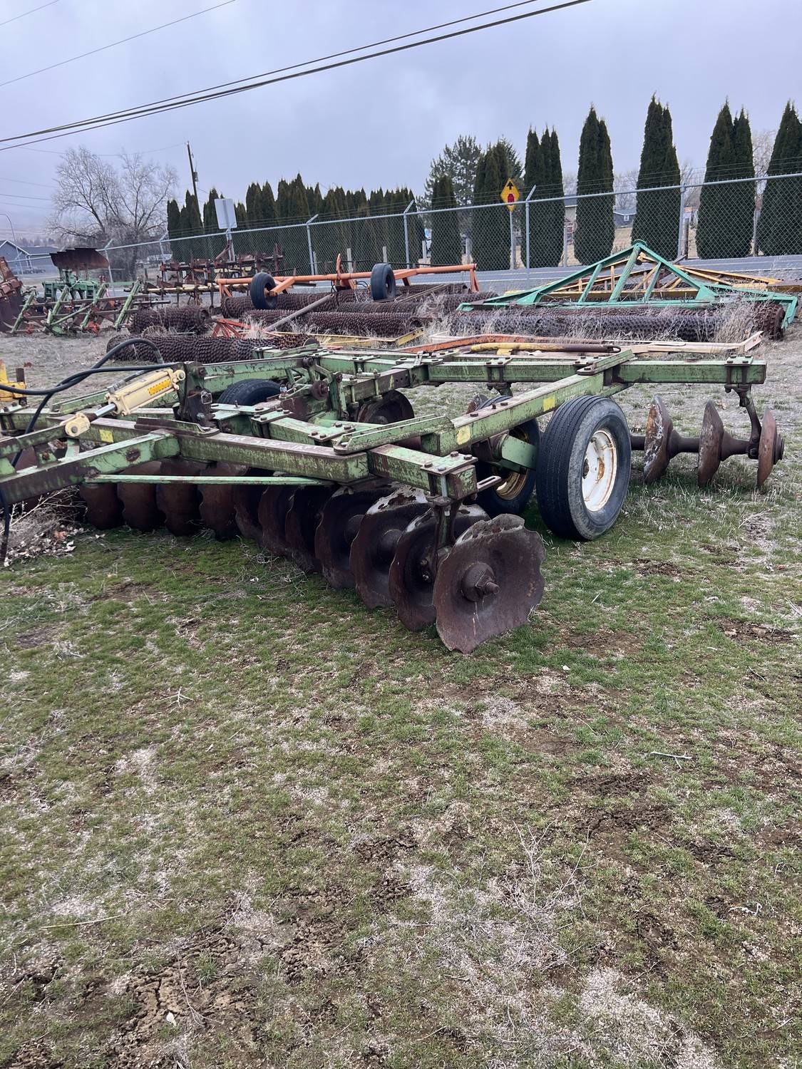Jd 12 ft heavy duty tandem disc on rubber - Heaverlo Northwest