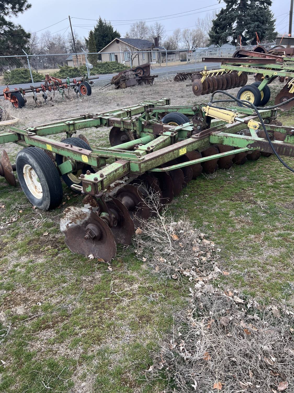 Jd 12 ft heavy duty tandem disc on rubber - Heaverlo Northwest