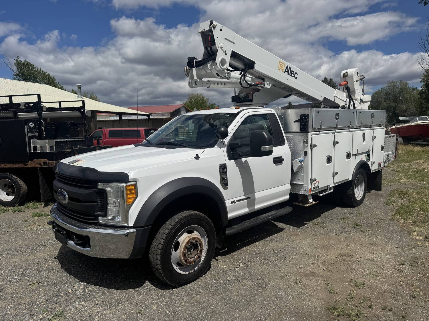 2017 Ford F550 4x4, Altec 40M , Bucket/Material Lift (CN 1052 ...