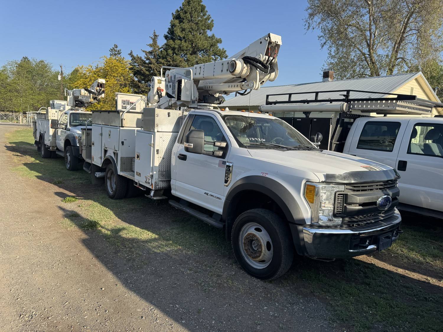 2017 Ford F550 4x4, 40 ft Altec Bucket, Bucket/ Material lift(CN 1058 ...